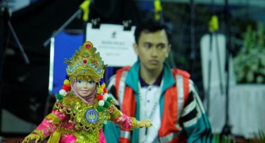 ROSEMERY UNY, THE BEAUTIFUL ROBOTS WON THE FIRST RANK AT KONTES ROBOT ...